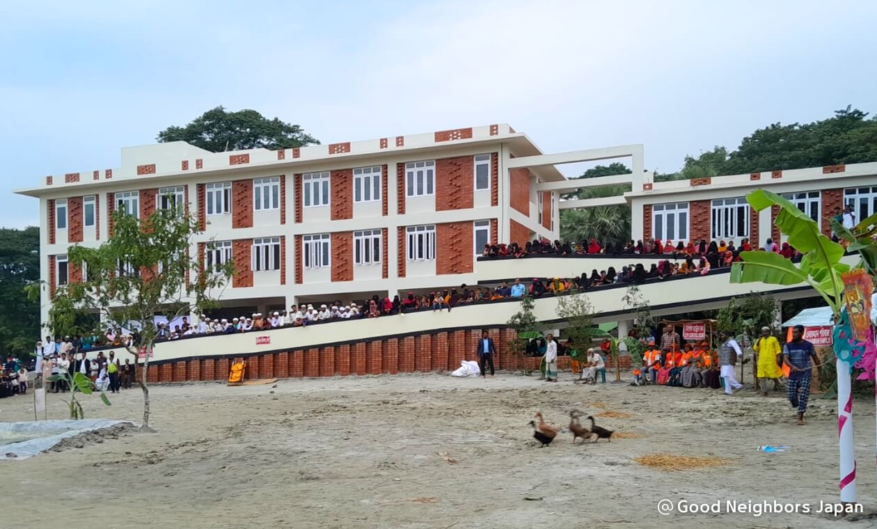 【バングラデシュ】GNJPが建設した「多目的サイクロンシェルター」の譲渡式が開催されました | 特定非営利活動法人グッドネーバーズ・ジャパン